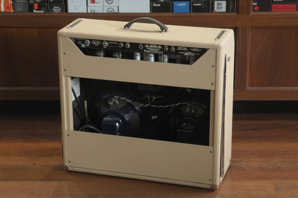 Fender Vibro King Amplifier Review - Fender Guitar Amps